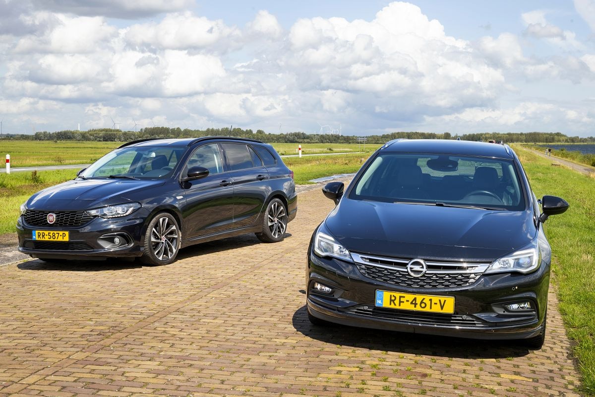 Sober station wagons for €15,000: used double test Opel Astra vs. Fiat ...