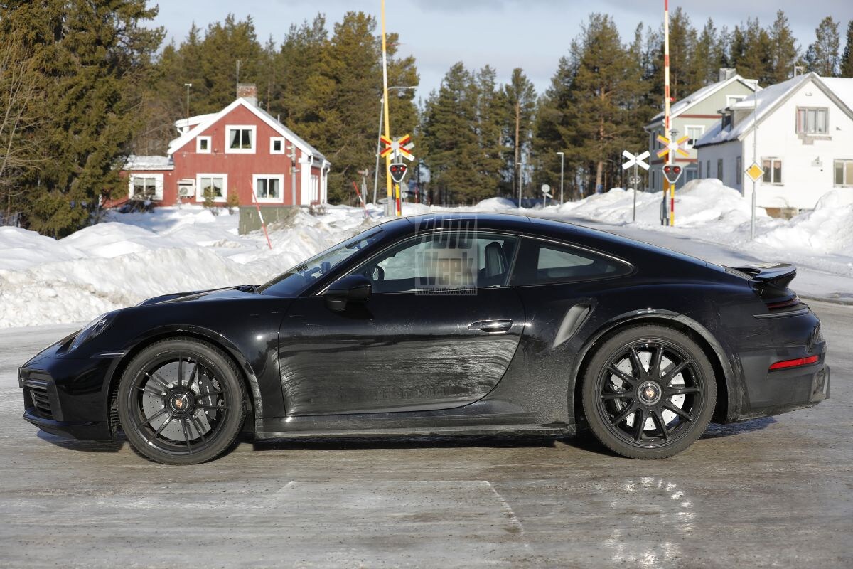 Porsche 911 Turbo met nieuw achterste gespot - AutoWeek