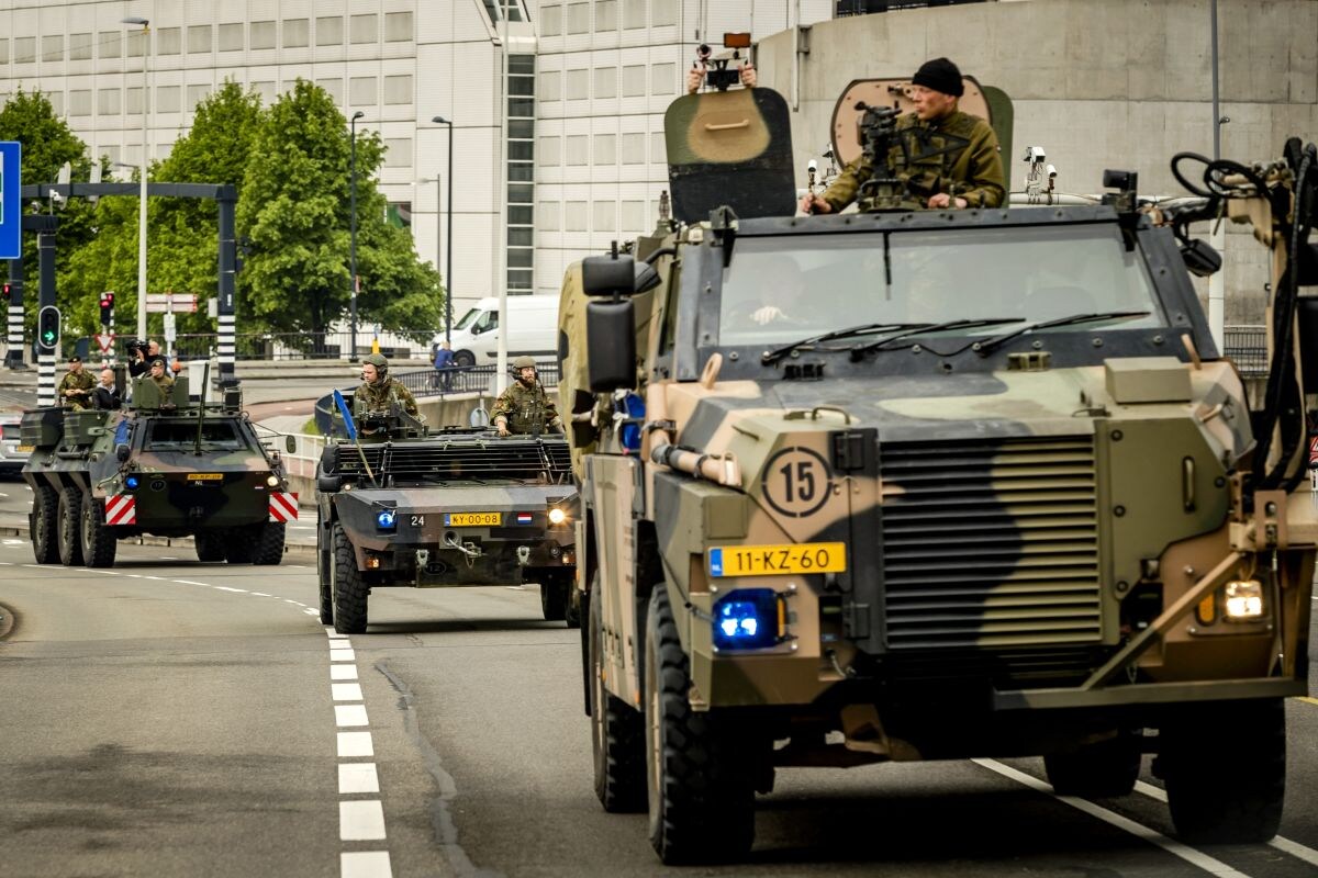 Wat moet je doen als je een militaire colonne tegenkomt?