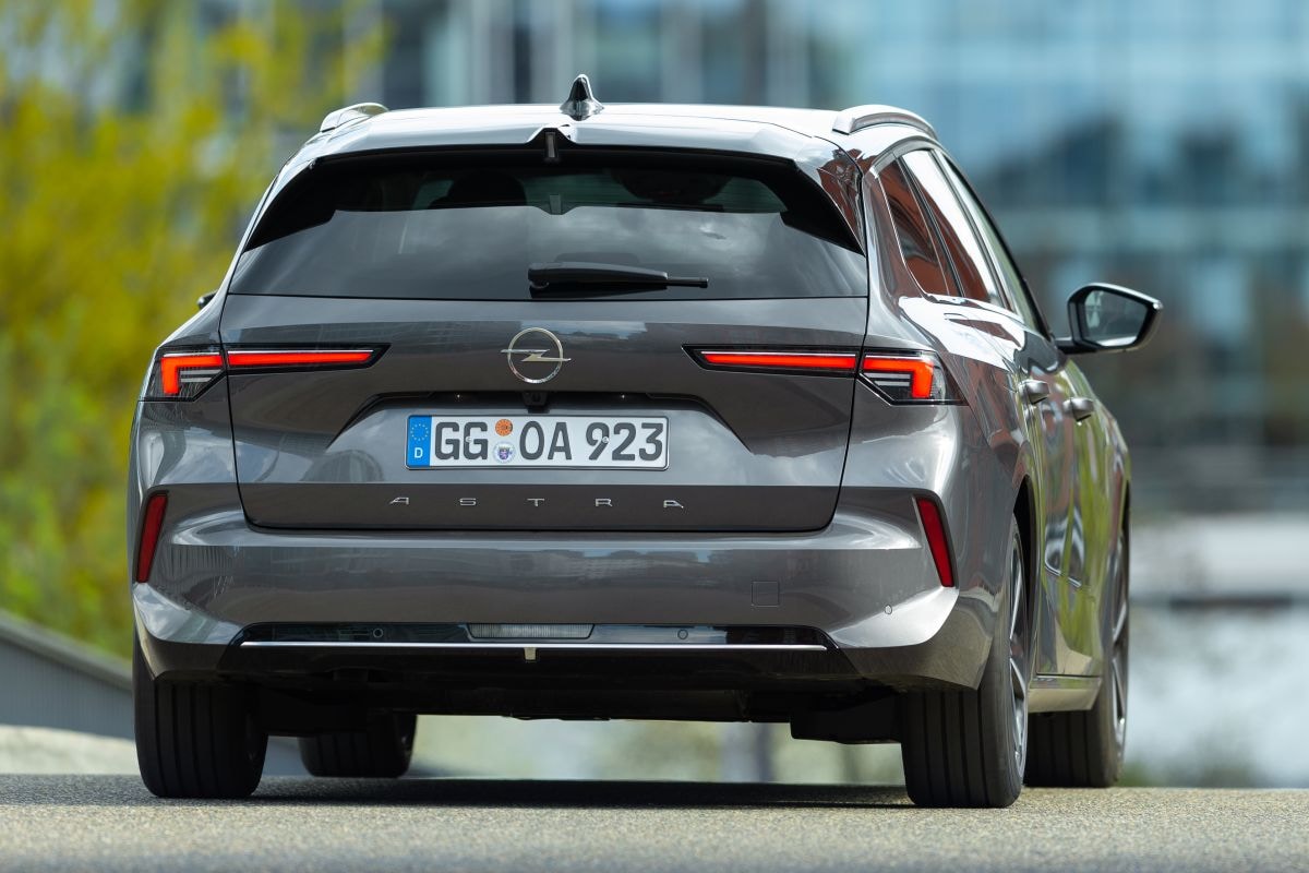 Opel Astra Sports Tourer 1.6 Turbo Hybrid 180pk Edition (2023) review
