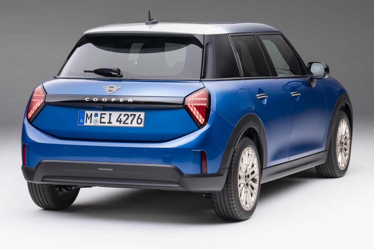 Mini Cooper 5-Deurs: nieuw gezicht, oude Mini - AutoWeek