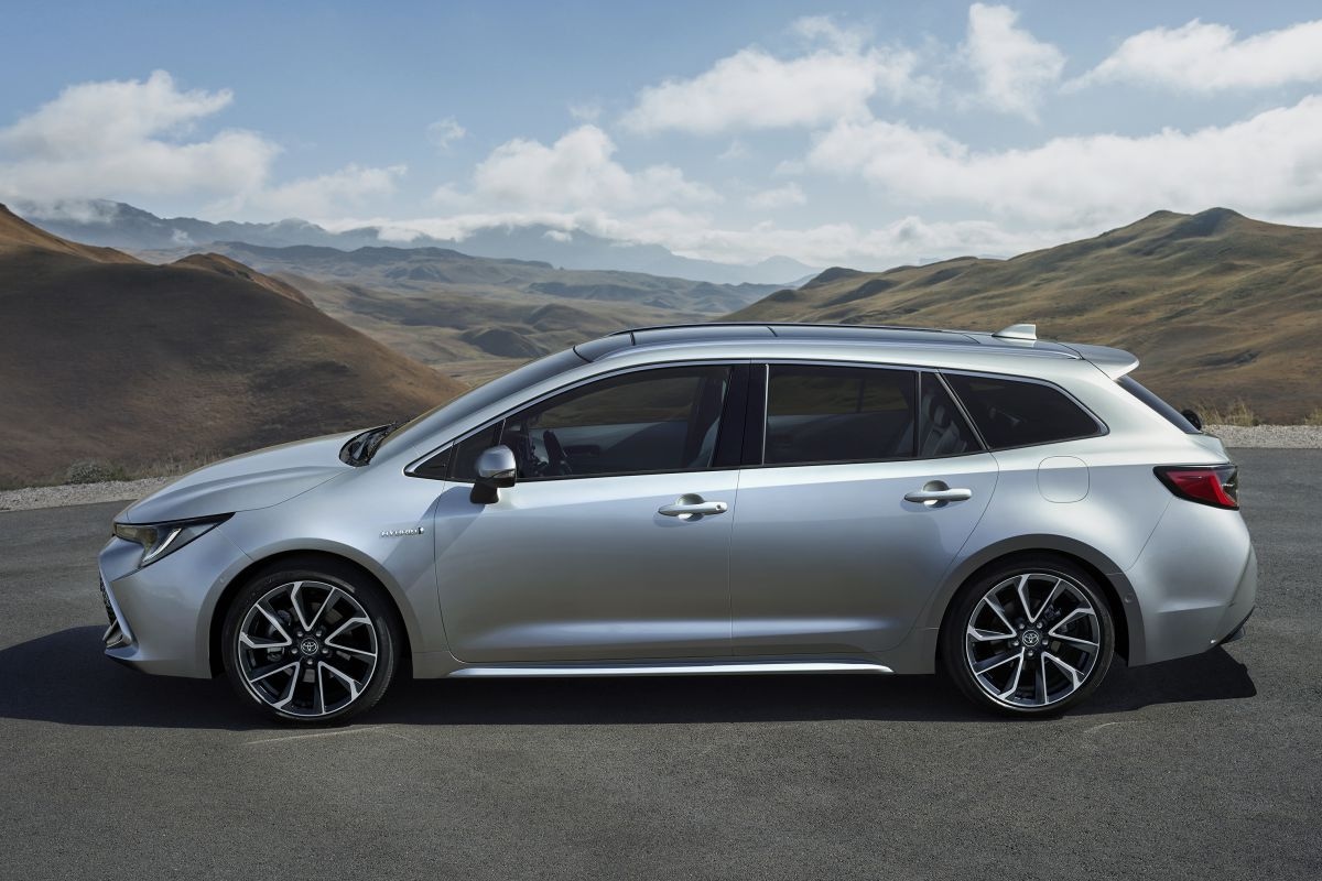 Toyota Corolla Touring Sports 1.8 Hybrid Active prijs en specificaties