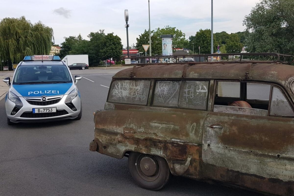 Deze roestige Opel Olympia Caravan is een rijdend experiment