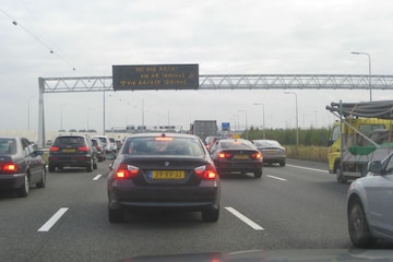 Wanneer mag je een voertuig rechts inhalen? - AutoWeek