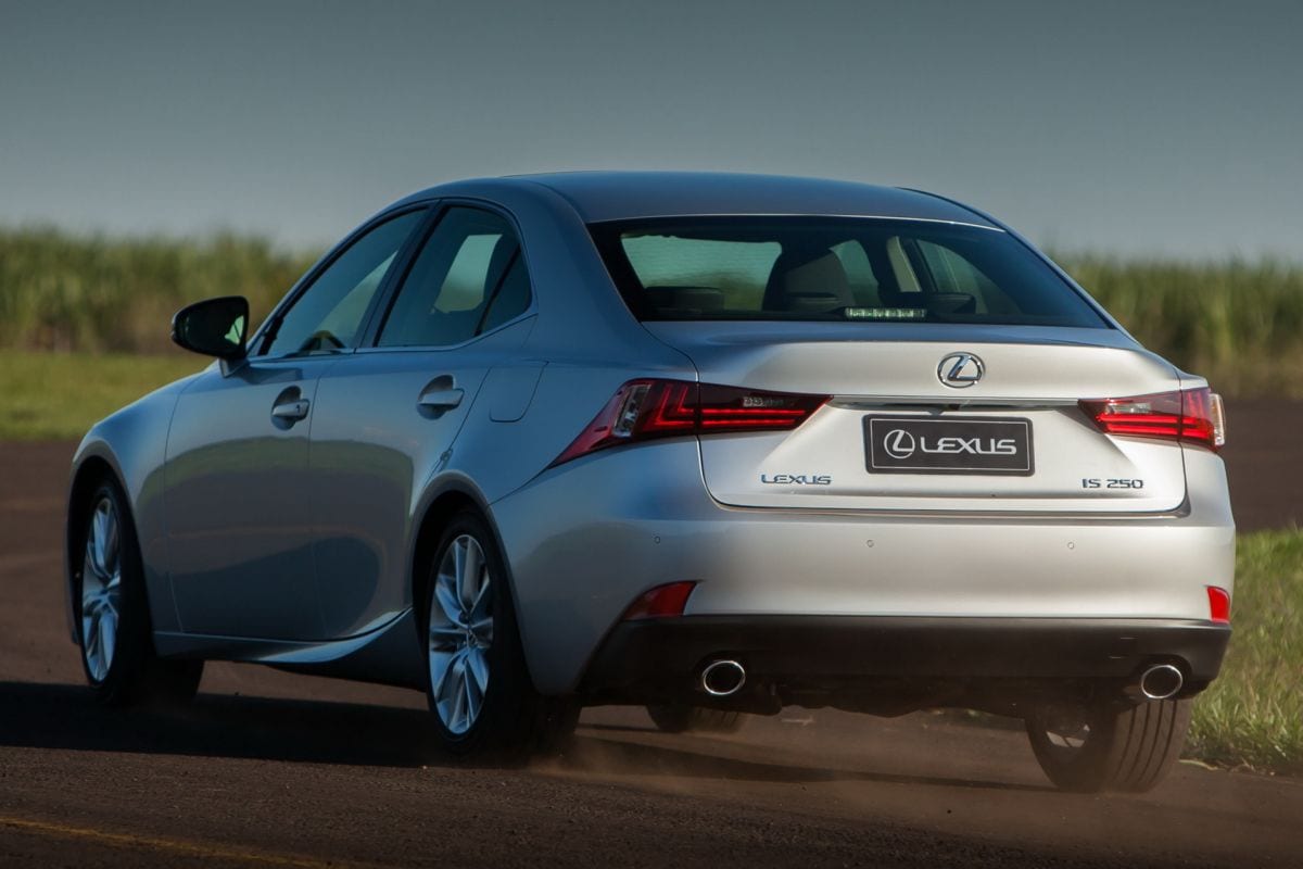 Lexus IS 300h Luxury Line (2014) #4 review - AutoWeek