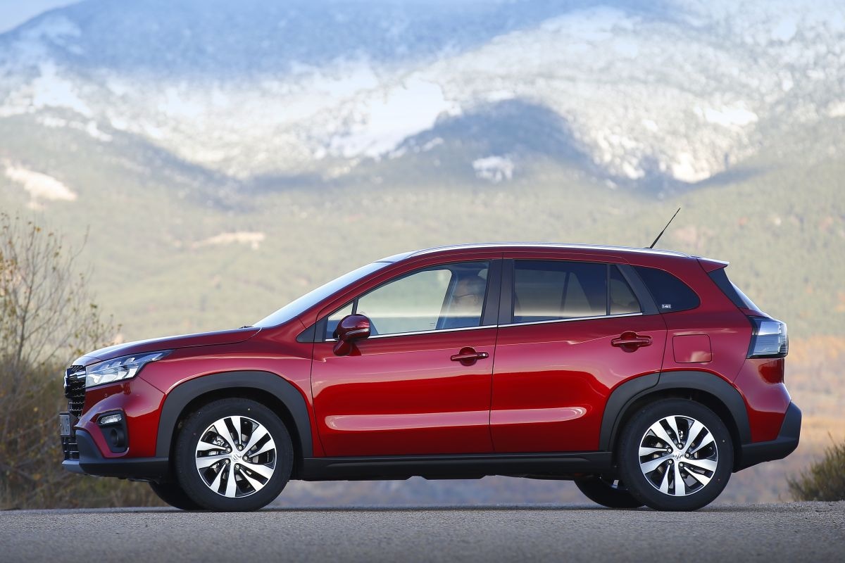 Suzuki S-Cross 1.5 Hybrid Style (2024) #2 review - AutoWeek