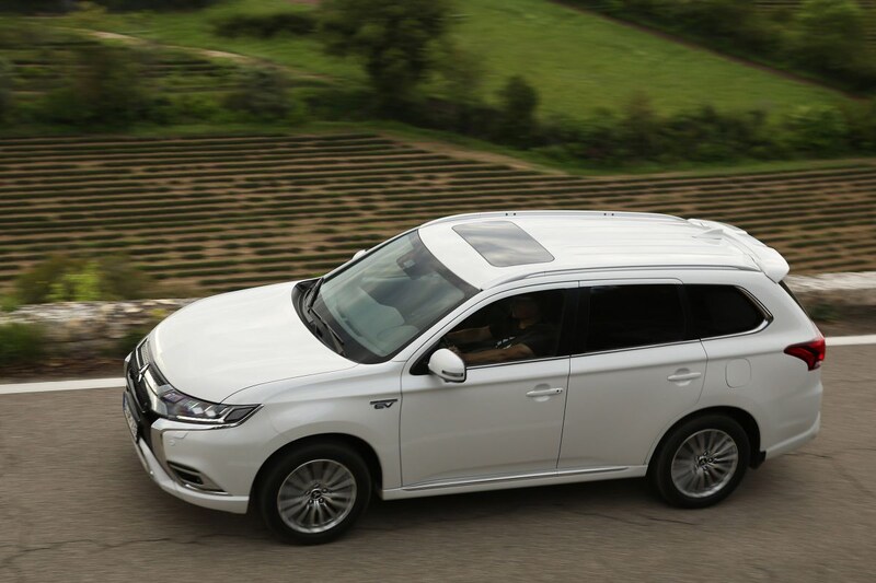 Mitsubishi Outlander PHEV First Edition prijs en specificaties