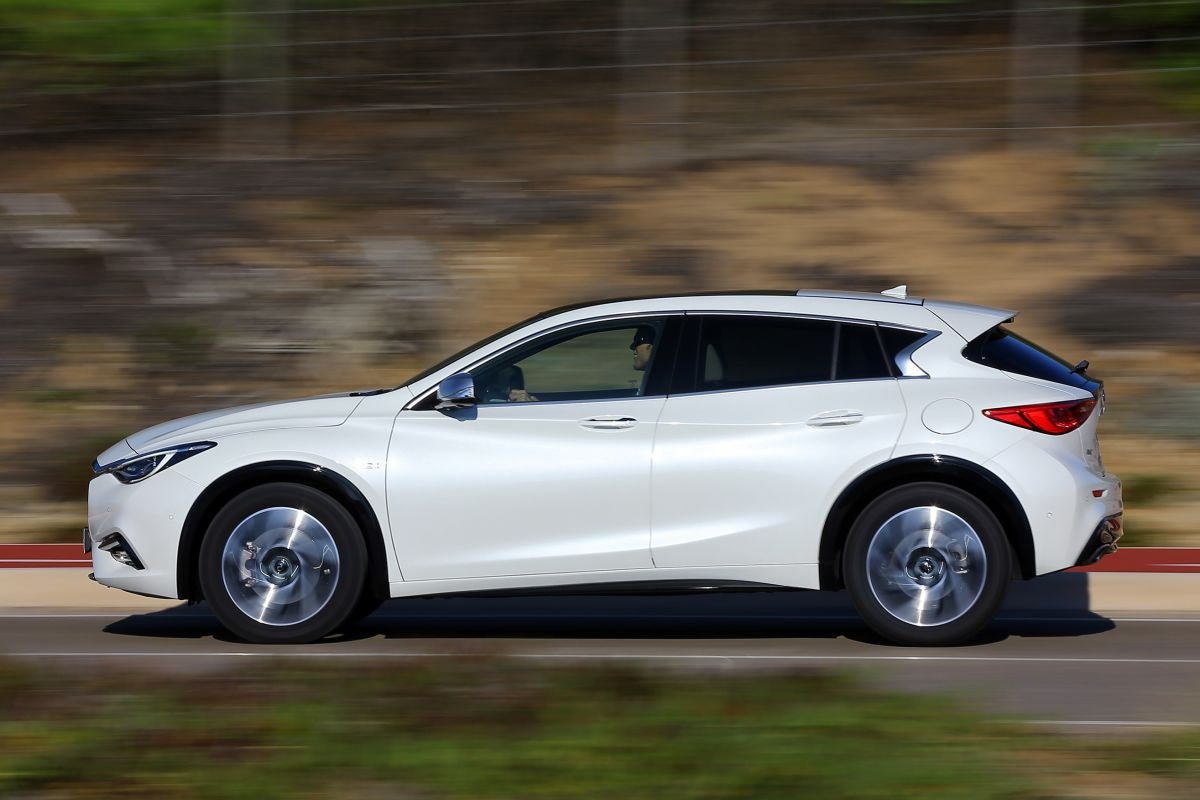 Infiniti Q30 1.6t 90kW Premium Tech prijs en specificaties