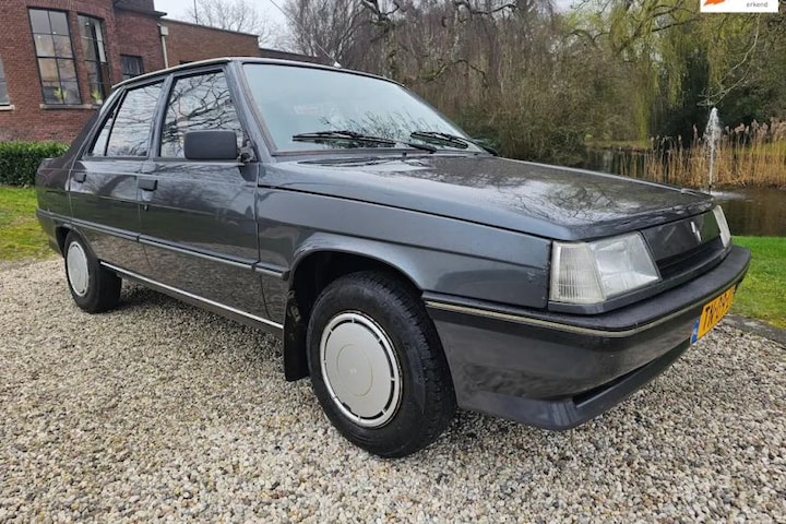 In deze Renault 9 ga je terug in de tijd - AutoWeek.nl