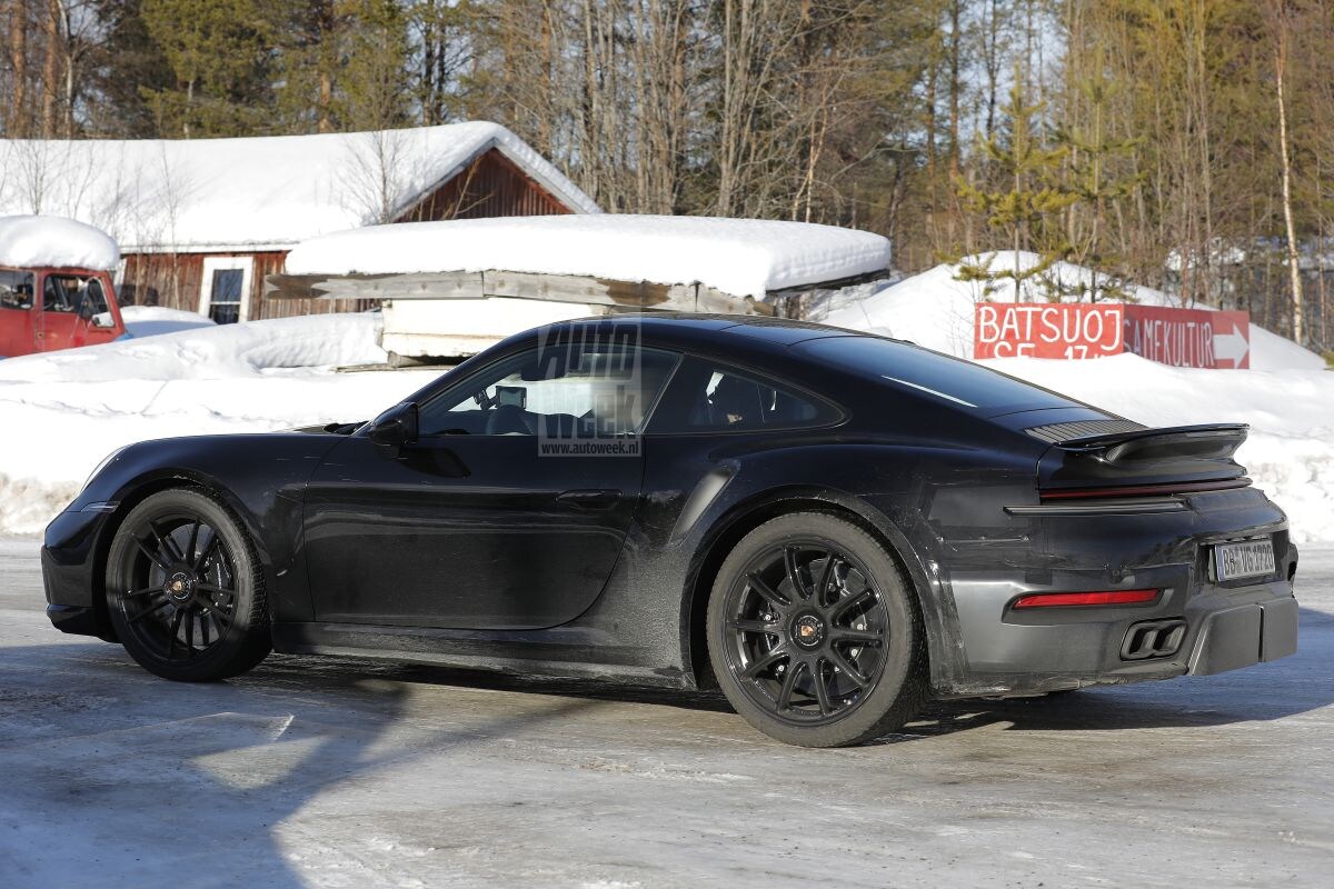 Porsche 911 Turbo met nieuw achterste gespot - AutoWeek