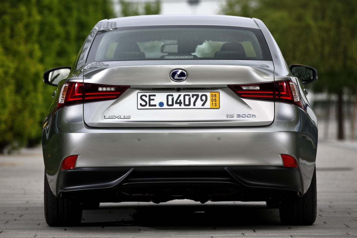 Lexus IS 300h (2014) #3 review - AutoWeek