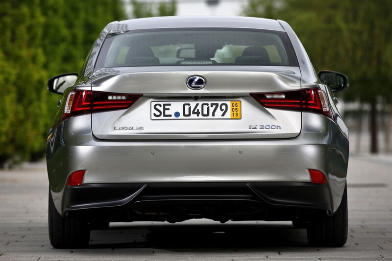 Lexus IS 300h (2014) #3 review - AutoWeek