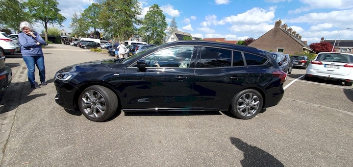 Gebruikersreview van Ford Focus Wagon 1.0 EcoBoost 125pk Hybrid ST Line ...