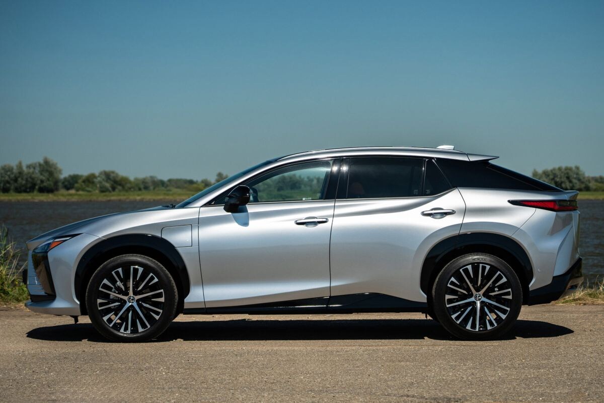 Lexus RZ300e wederom afgeprijsd: onder de 50 voor 35 jaar Lexus