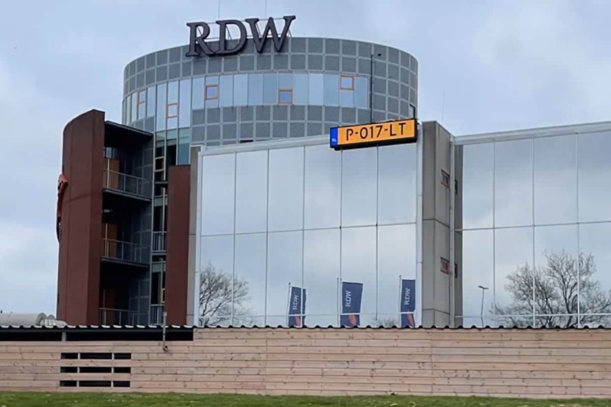 Kenteken overschrijven niet mogelijk wegens storing RDW - AutoWeek