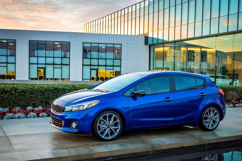 Kia presenteert nieuwe Forte 5 sedan en hatchback - AutoWeek