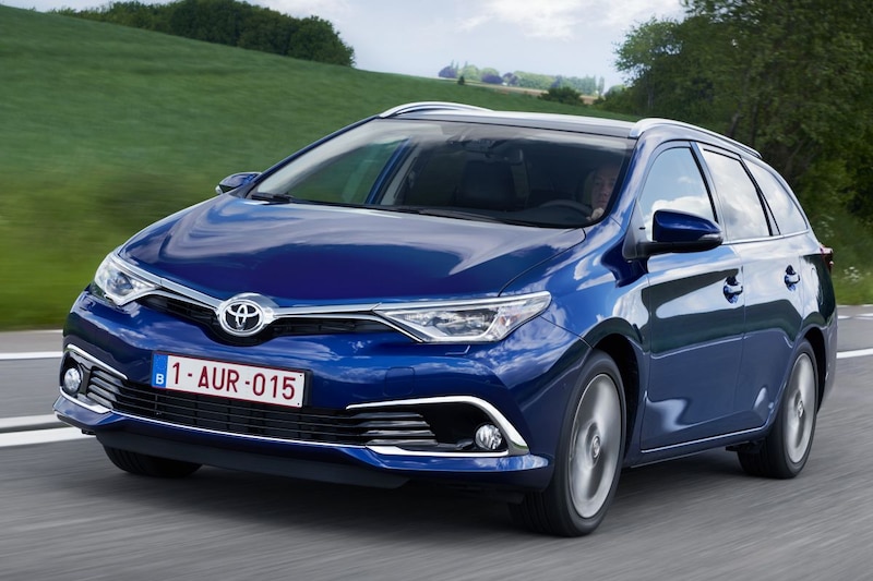Toyota auris phev store