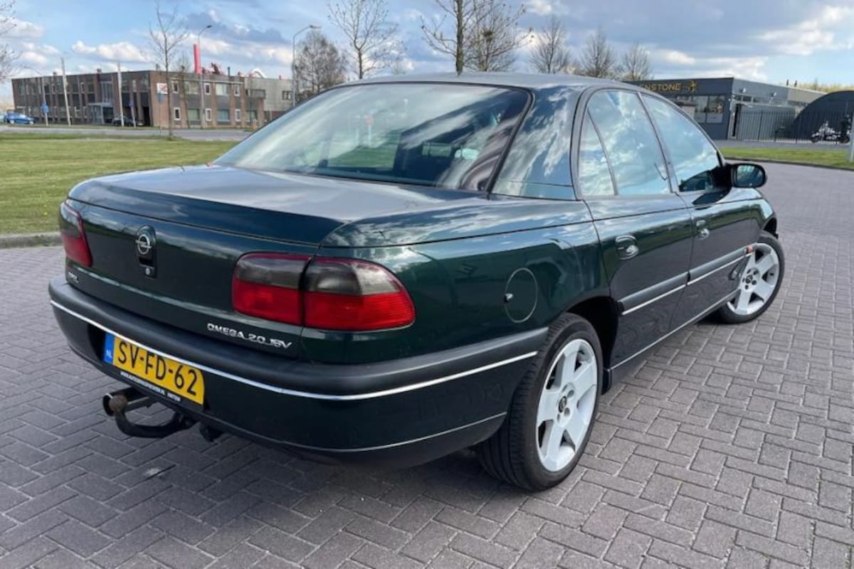 Deze Opel Omega biedt veel auto voor het geld - Liefhebber Gezocht