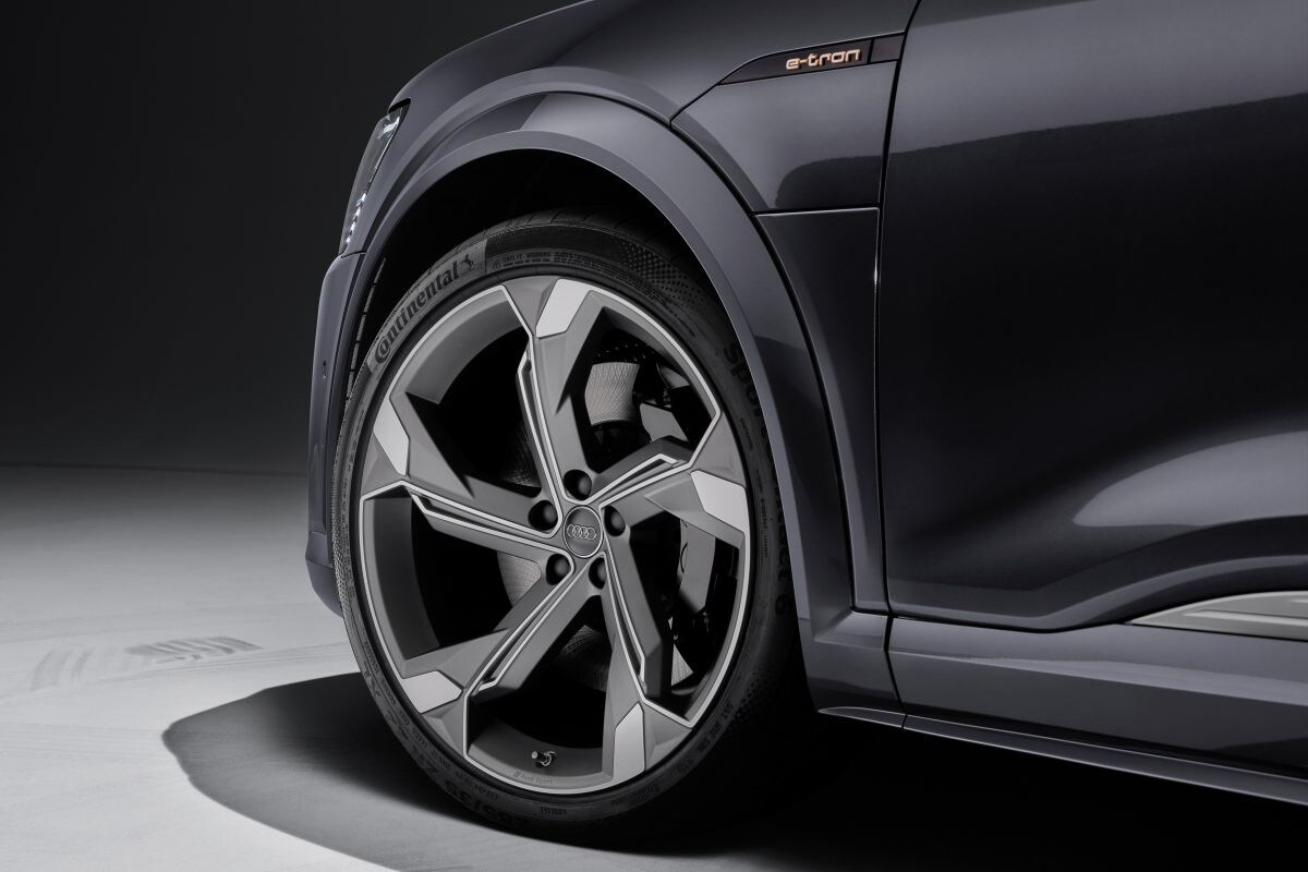 Audi E-tron laadt sneller bij met nieuwe AC-lader - AutoWeek