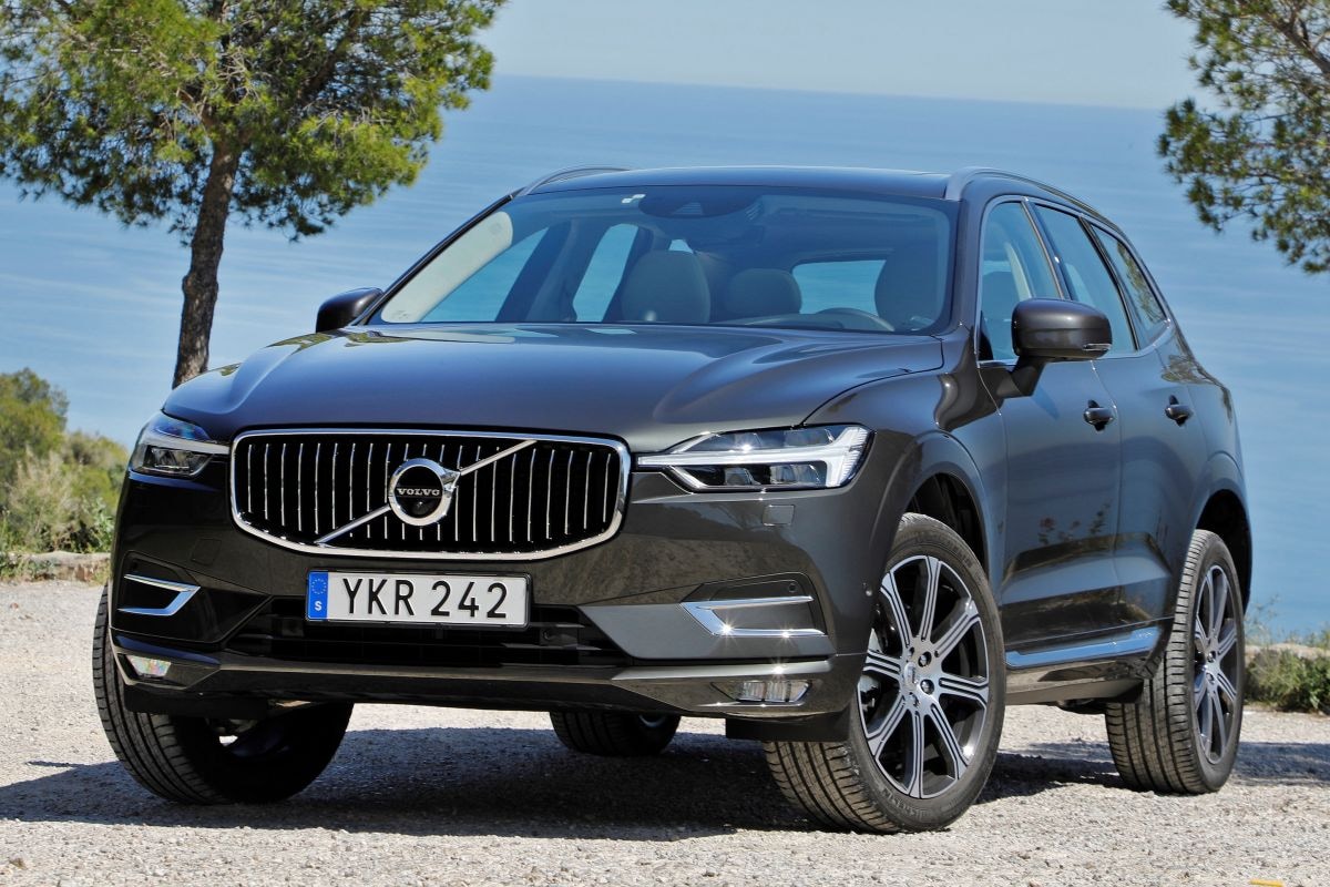 Volvo XC60 T8 Plug-in Hybrid AWD Ultra Black Edition (2024) review