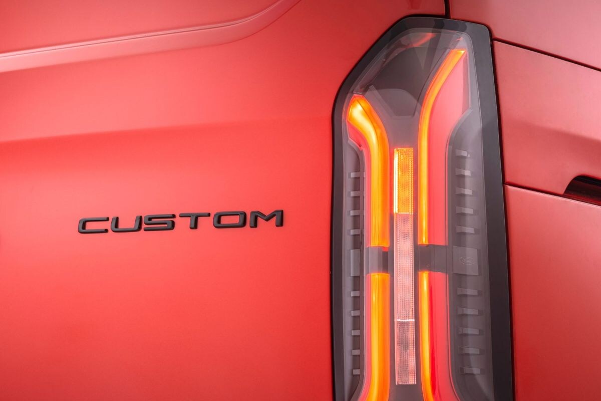Ford Transit Custom: nieuwe bestelbus vanaf €31.670 - AutoWeek