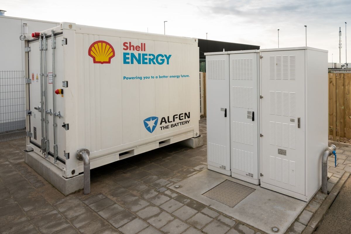 Shell gaat testen met 'bufferaccu' voor snelladen - AutoWeek