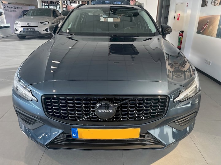 Volvo V60 B3 Essential Edition (2024) review - AutoWeek