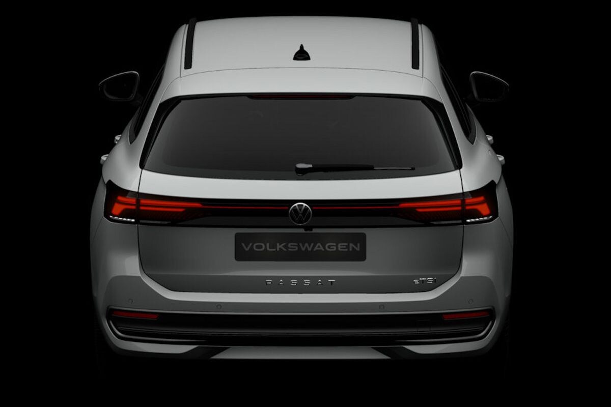 The Volkswagen Passat Variant looks old-fashioned bare in basic trim ...