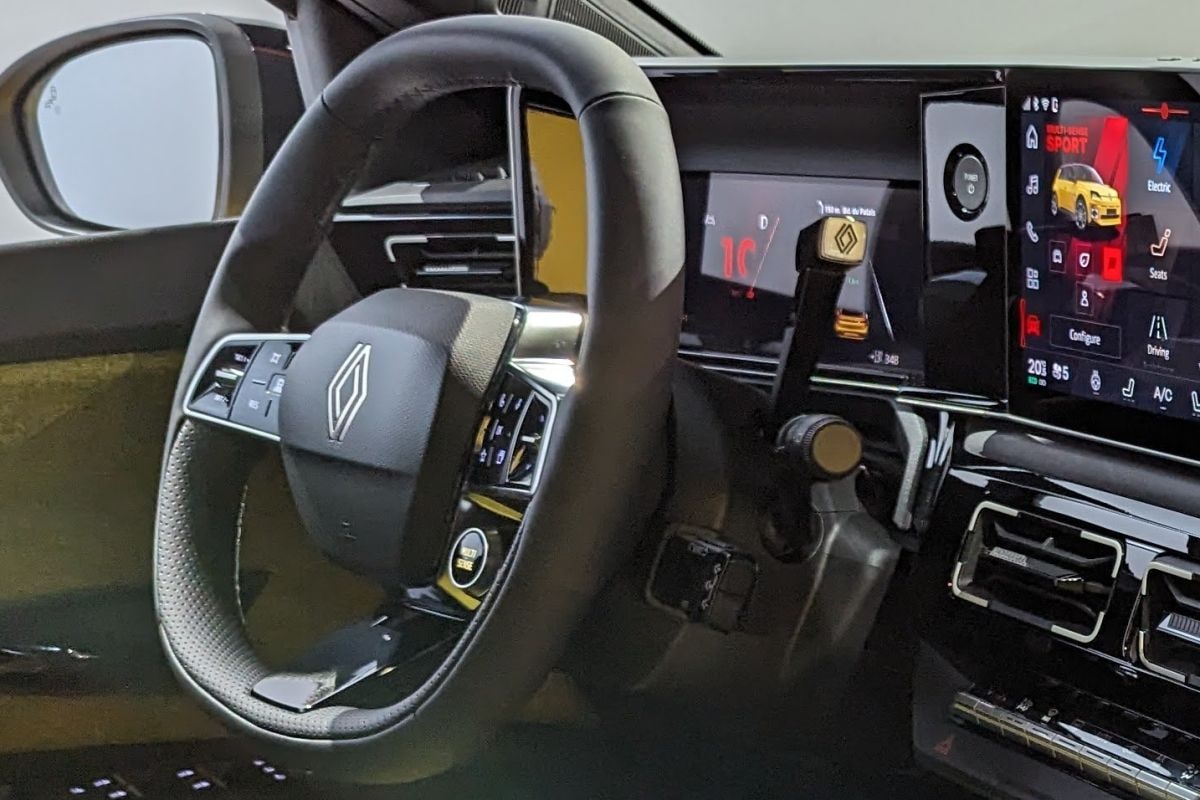 This is why the Renault 5's gear lever does not have a 'P button' - Techzle