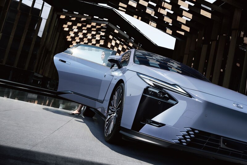 Nieuwe Lexus ES: scherper dan ooit en ook elektrisch! - AutoWeek