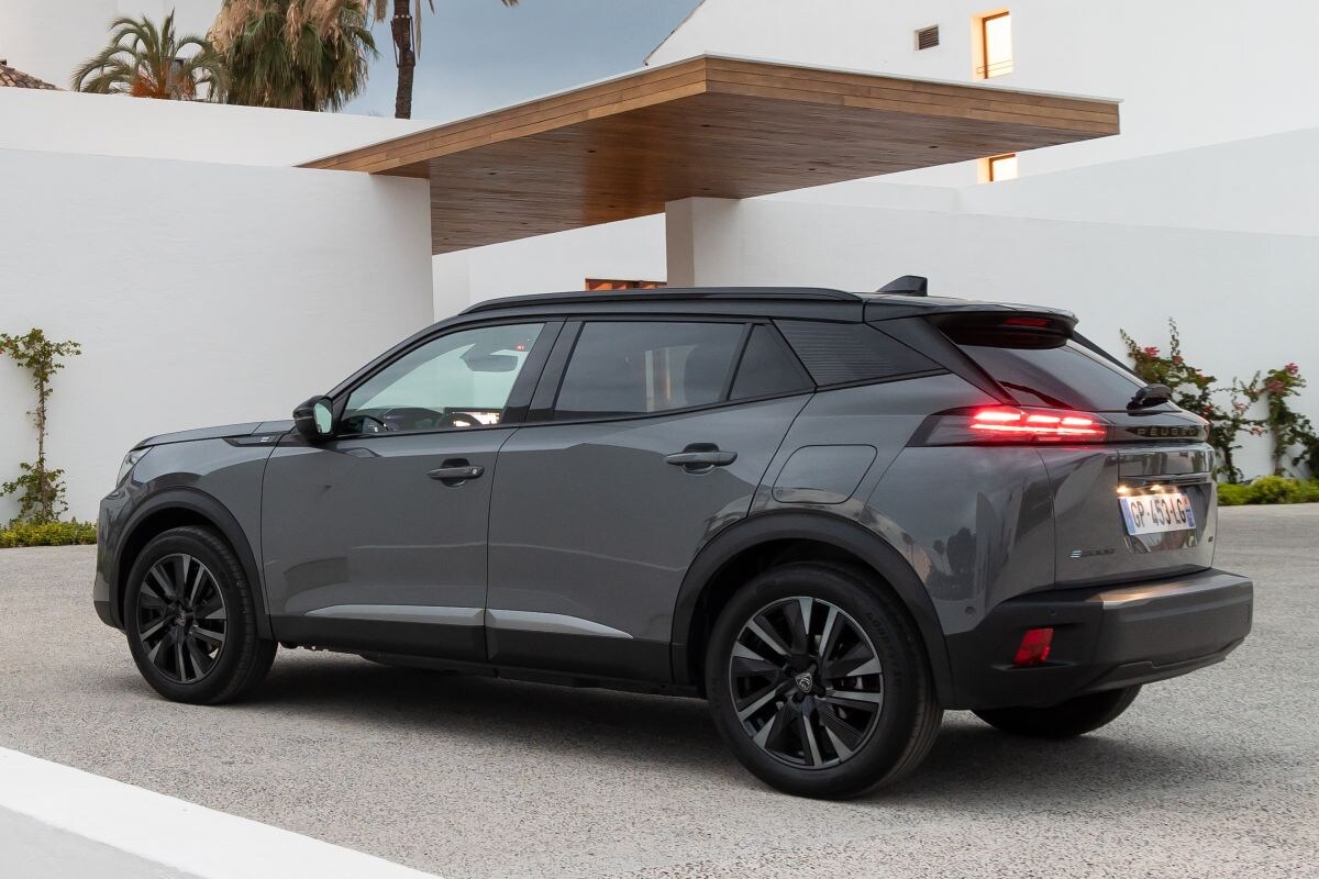 Peugeot e-2008 Active EV 50kWh 136 (2023) review - AutoWeek