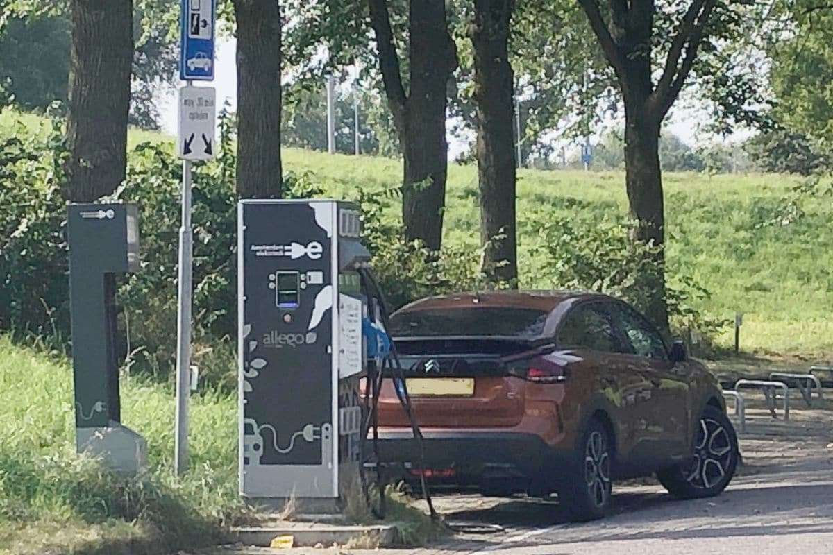 Hoe werkt een snellader en wat is het voordeel ervan?