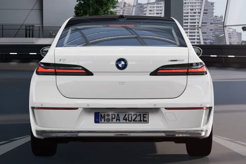 BMW i7 - Back to Basics - AutoWeek
