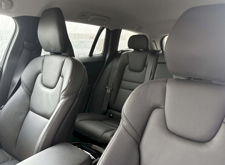 Volvo V60 T8 Plug-in Hybrid AWD Plus (2023) review - AutoWeek