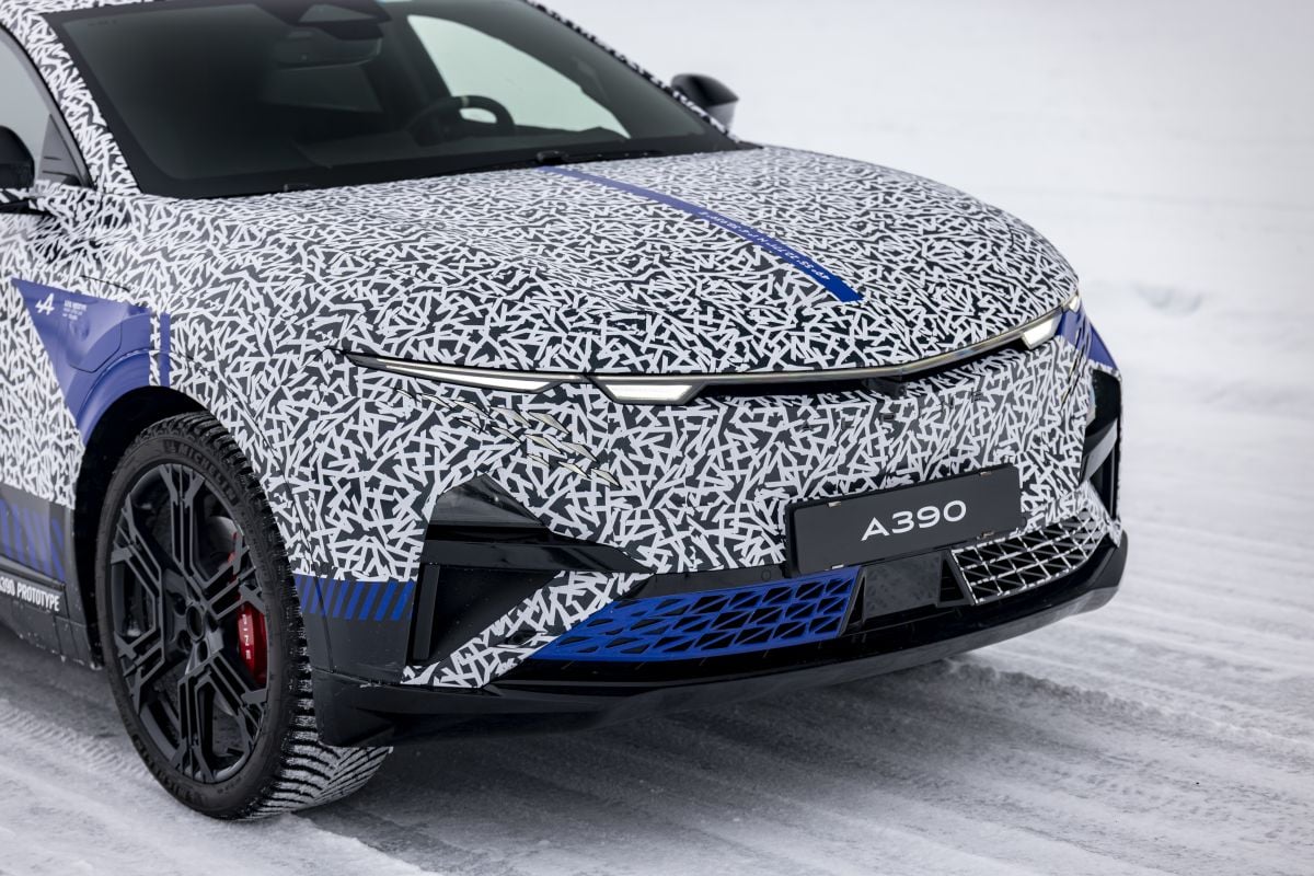 Alpine A390: elektrische Sport Fastback dwars door de sneeuw