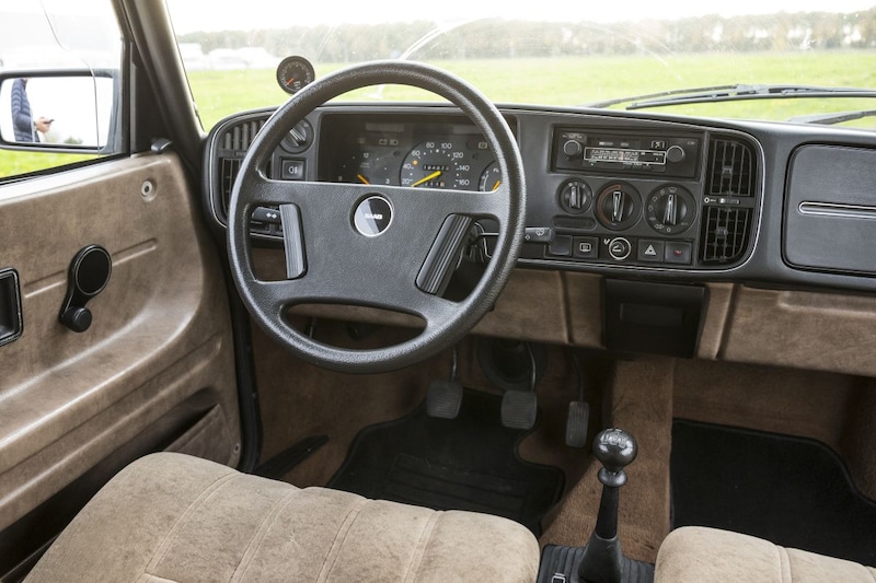 In een veertig jaar oude Saab 900 voel je je nog altijd veilig