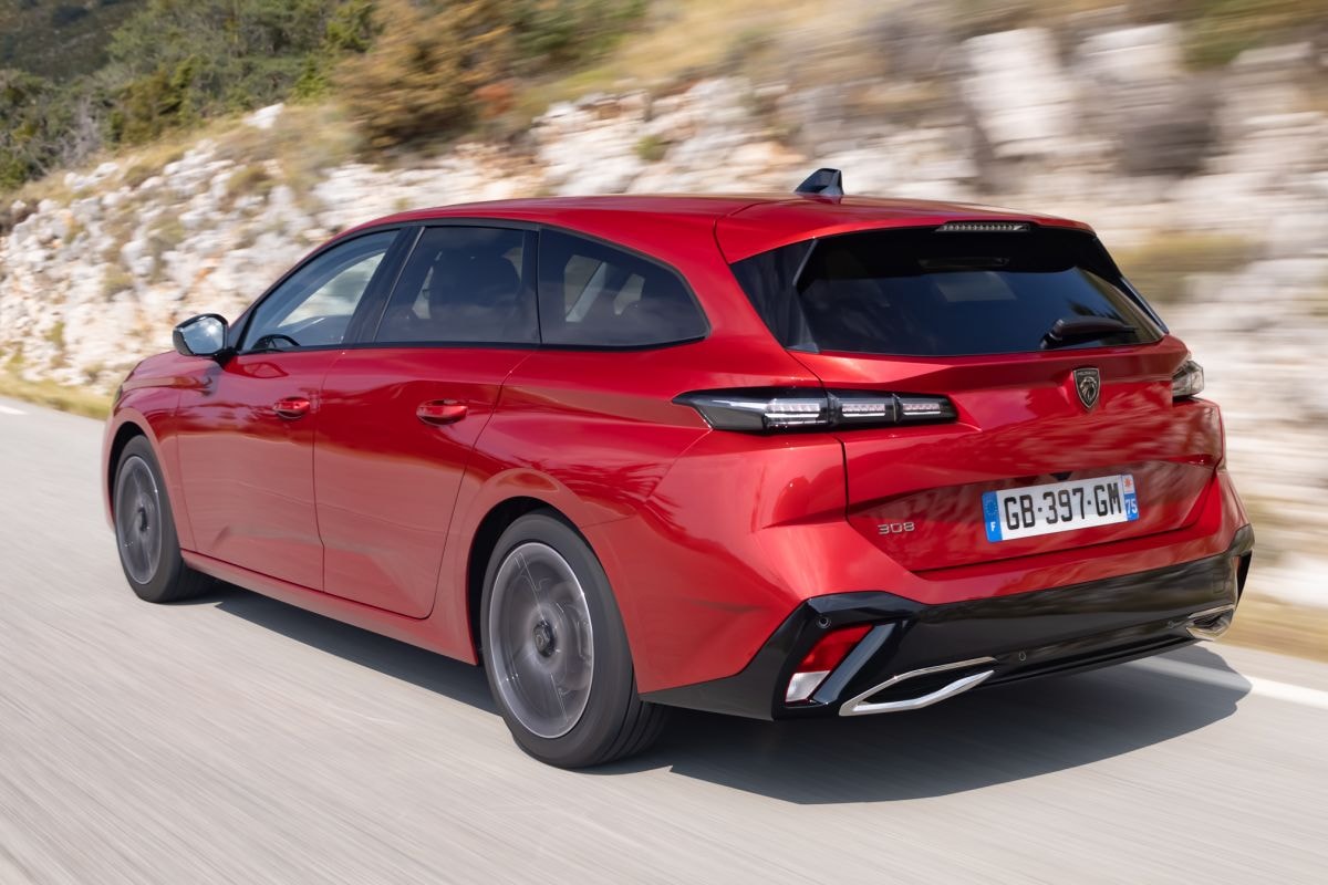 Peugeot 308 SW Allure Pack Business HYbrid 180 (2023) review