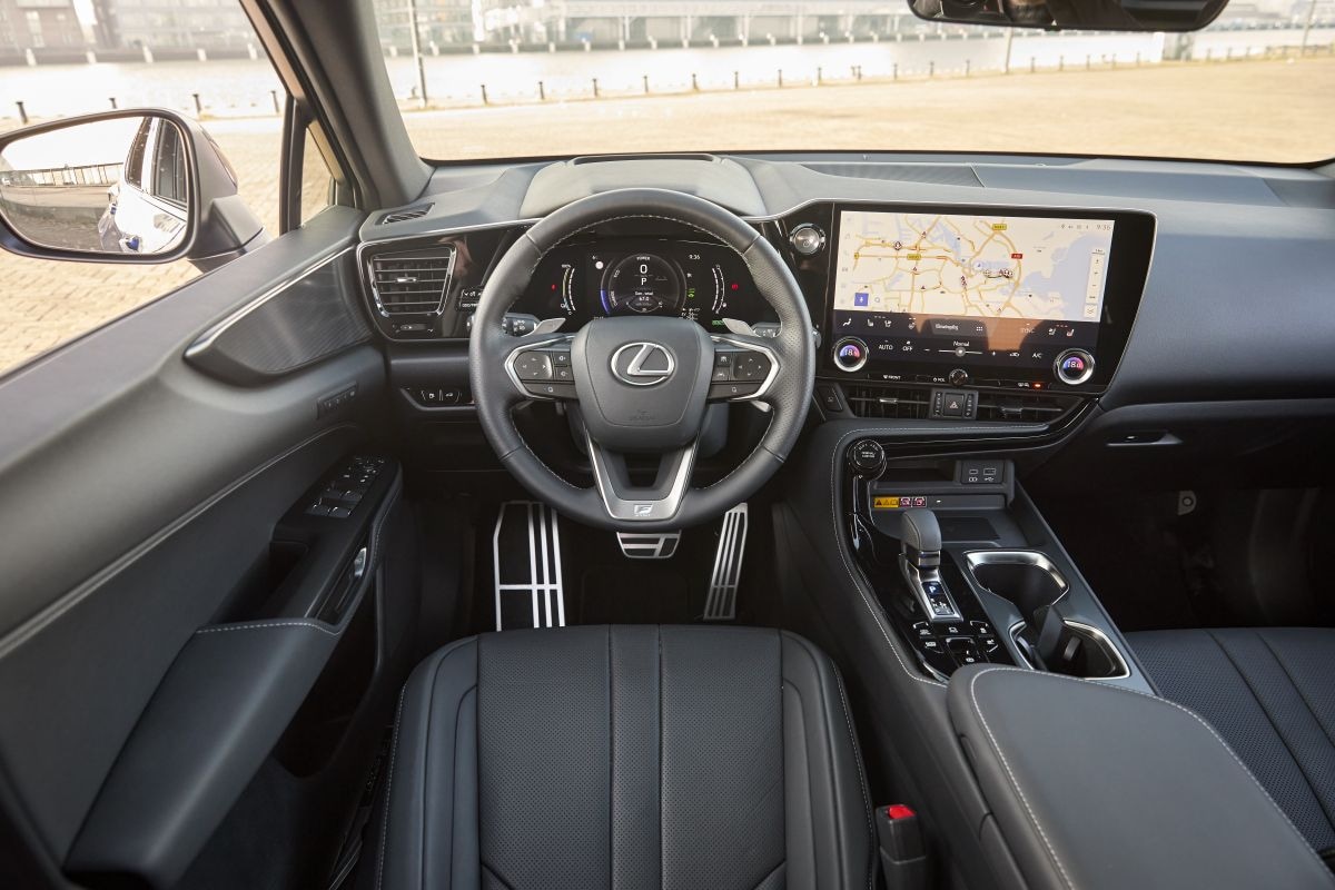 Lexus NX - AutoWeek Test