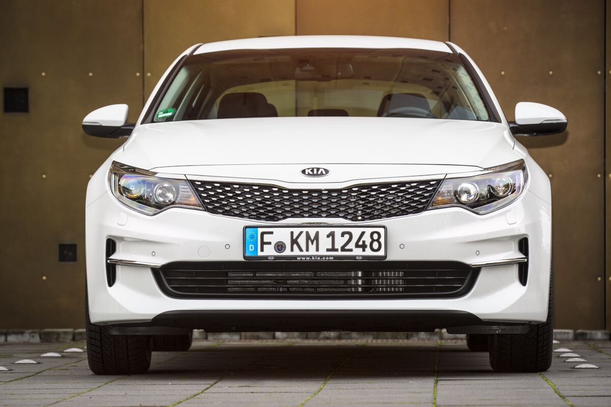 Kia Optima 2.0 GDi PHEV Business DynamicLine (2016) review