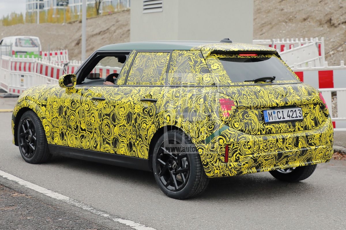 Gefacelifte Mini vijfdeurs in beeld: toch een nieuwe kont!