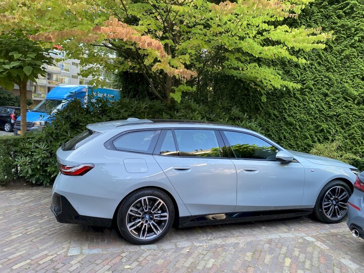 BMW i5 eDrive40 M Sport Edition Touring (2024) review
