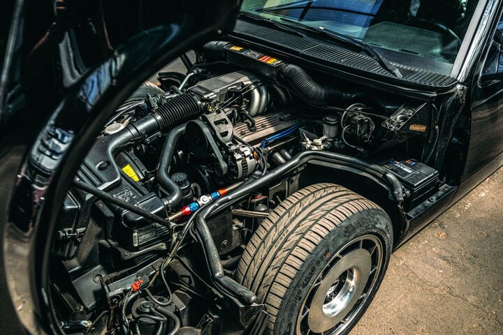 Artz bouwde een Kadett om een Corvette en Calibra op een Lotus