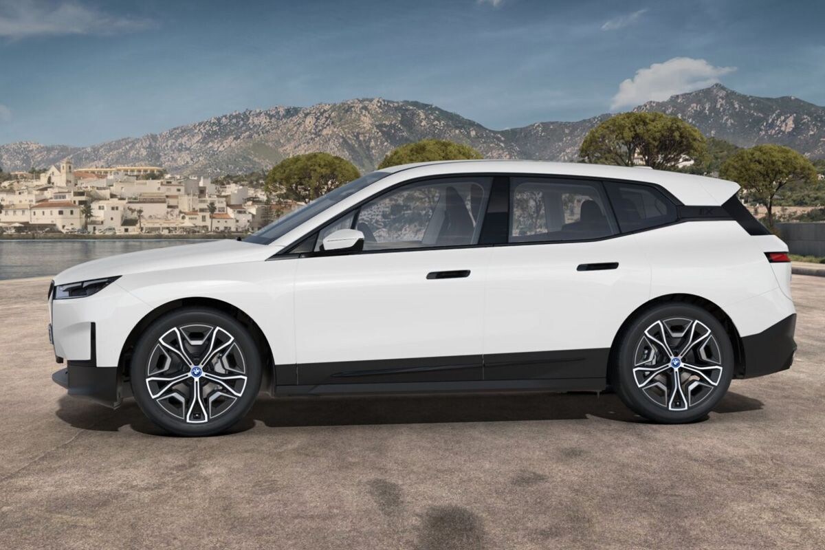 BMW iX – Back to Basics - AutoWeek