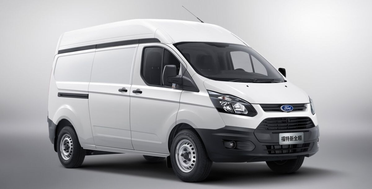 Nóg een facelift voor een oude Ford Transit - AutoWeek