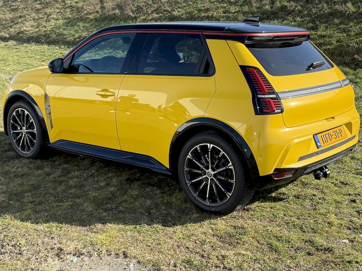 Renault 5 E-TECH urban range iconic cinq (2025) review