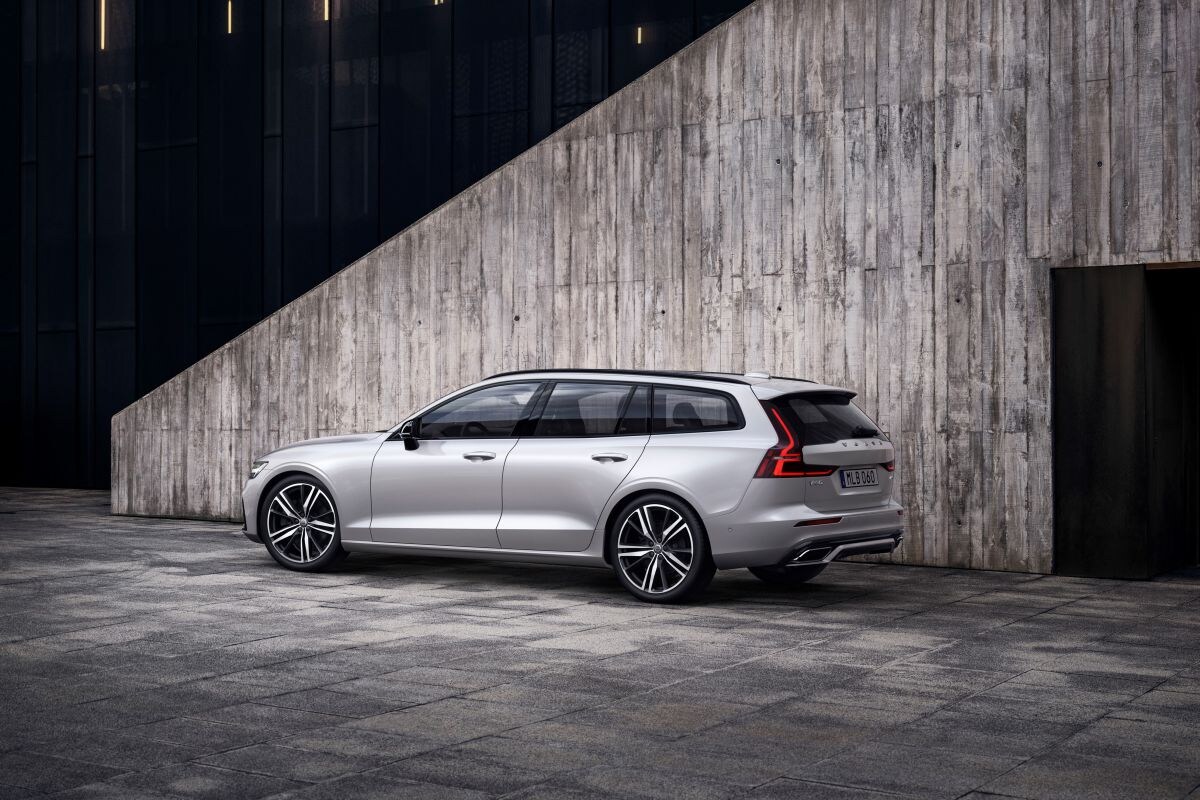 Volvo dompelt V60 onder in R-Design - AutoWeek