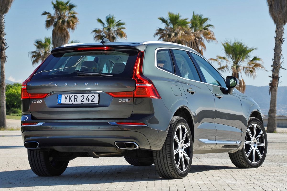 Volvo XC60 T6 Plug-in Hybrid AWD Essential Edition (2024) review