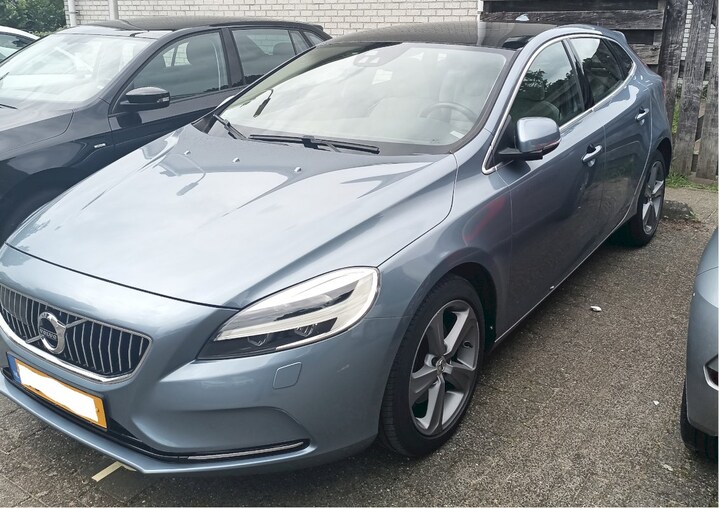 Volvo V40 T4 Inscription (2016) review - AutoWeek