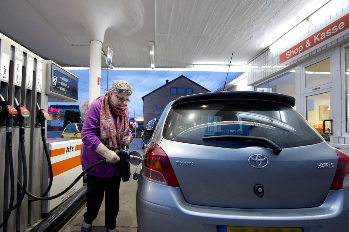 Benzine in Duitsland straks 50 cent per liter goedkoper dan