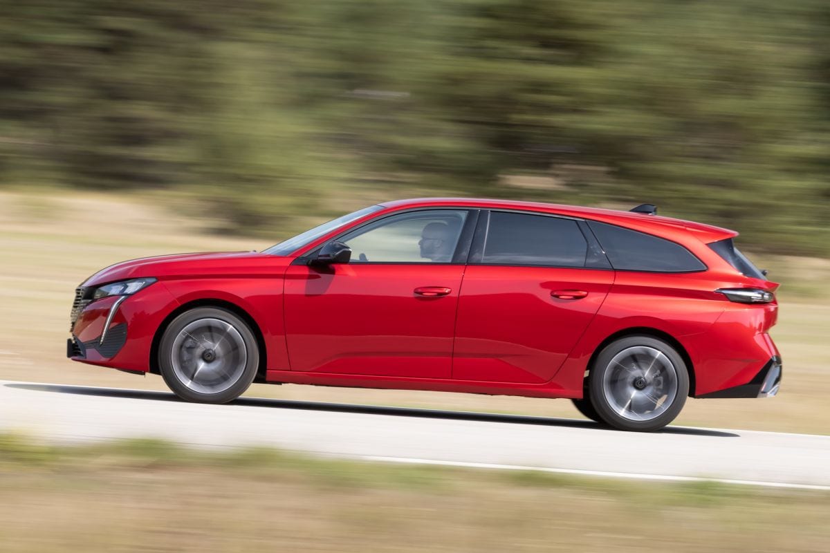Peugeot 308 SW Active Pack Business HYbrid 180 (2022) review